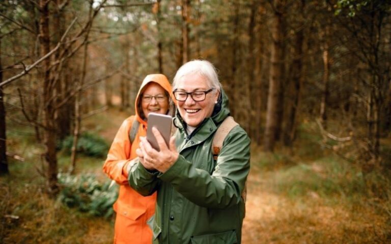 Best Free Phones For Senior Citizens and How To Claim One