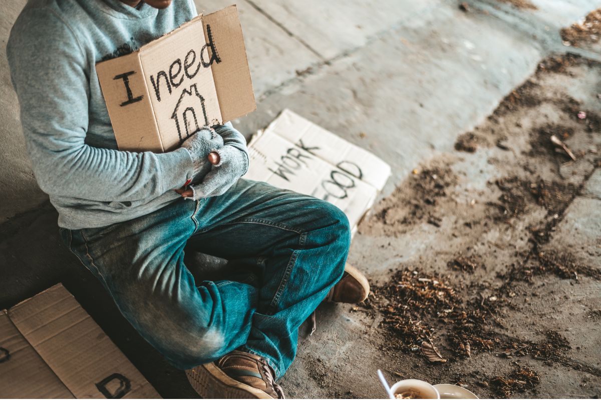 How to Get a Free Phone for Homeless People Near You
